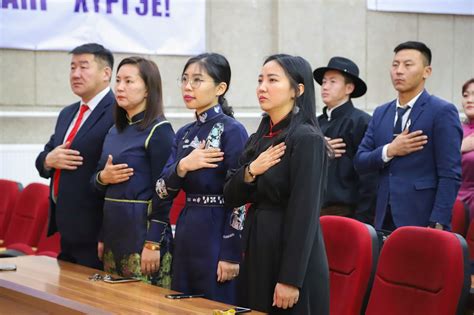 “МОНГОЛ БАХАРХЛЫН ӨДӨР” өөр 70 орчим хүн төрийн жинхэнэ албан хаагчийн тангараг өргөлөө