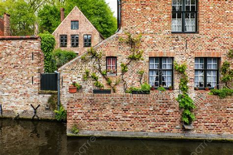 운하를 따라 브뤼헤브뤼헤의 중세 벽돌집 벨기에 브뤼헤의 중세 벽돌집 브루게 사진 배경 및 무료 다운로드를위한 그림 Pngtree