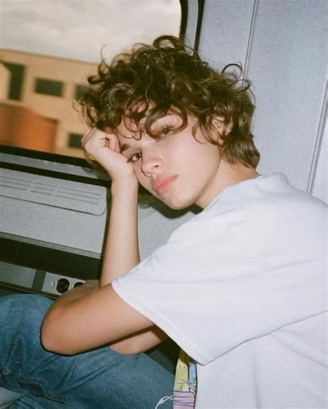 22 წლის ქართველი მოდელი რომელიც მსოფლიოს იპყრობს მატილდა გვარლიანის მორიგი წარმატება Nostal Ge