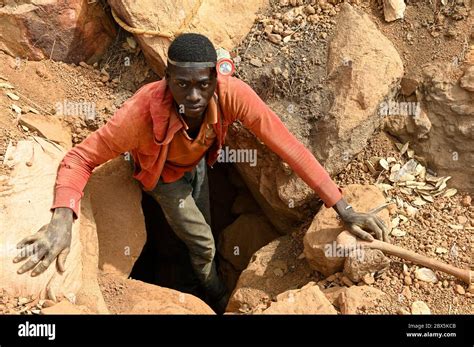 Mali Kayes Sadiola Artisanal Gold Mining At Camp Sirimana Klein