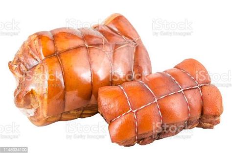 육즙이 신선한 베이컨 고기 돼지 베이컨 멧돼지 플라스틱 포장에서 직물 실 쉬 쉬 케밥 훈제 반짝이는 지방 층 간 흰색 배경에 고립 가공육에 대한 스톡 사진 및 기타 이미지