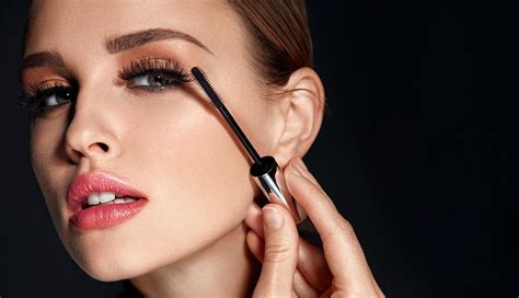 5 Easy Tips To Wear Makeup With Glasses