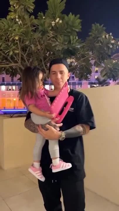 Enzo Fern Ndez Junto A Su Hija