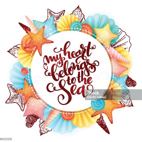 벡터 손 레터링 여름 문구내 마음은 바다에 속한다조개 껍데기로 둘러싸여 있습니다 갑각류에 대한 스톡 벡터 아트 및 기타 이미지