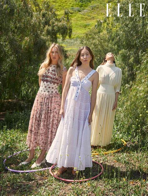 Haim Praises Friend Taylor Swifts Work Ethic Says She Never Complains