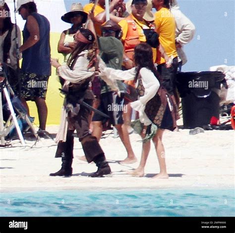 Exclusive Johnny Depp And Penelope Cruz Film A Kissing Scene On A