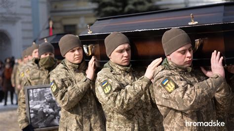 У Києві попрощалися з розвідниками які загинули під час бойового завдання в росії ФОТО