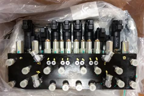 Danfoss Comatrol Crane Hic Assembly 8 Function Control Valve Block Brand New £1 615 34