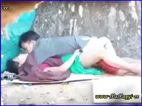 သစ်ပင်အောက်မှာခိုးစားချောင်းရိုက် Myanmar Sex Story