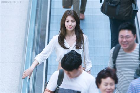 더쿠 헤어 메이크업 코디 스타일링 갓벽한 찰떡이었던 수지 출국 