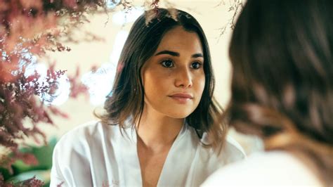 Honest Reasons Beautiful Women Have A Harder Time Finding Love According To A Psychologist
