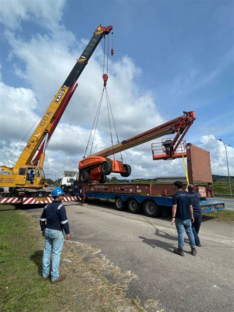 Azlan Yusof On Linkedin 5 Cranes In 2 Different Place We Do Lashing Chocking And Transport From…