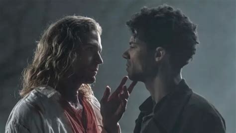 Sam Reid And Jacob Anderson Talk Louis And Lestat In INTERVIEW WITH THE VAMPIRE Season 2 Nerdist