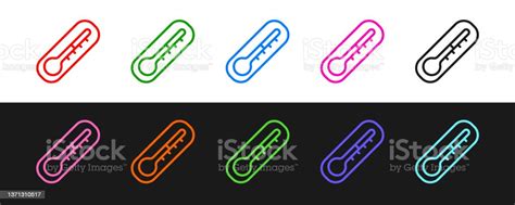 흑백 배경에 고립 된 열과 차가운 아이콘을 측정하는 기상 온도계를 설정합니다 온도계 장비는 덥거나 추운 날씨를 표시합니다 벡터 0명에 대한 스톡 벡터 아트 및 기타 이미지