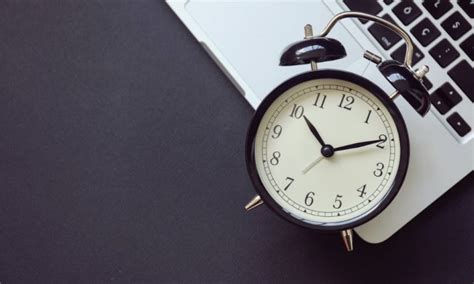 How To Hide The Taskbar Clock On Windows