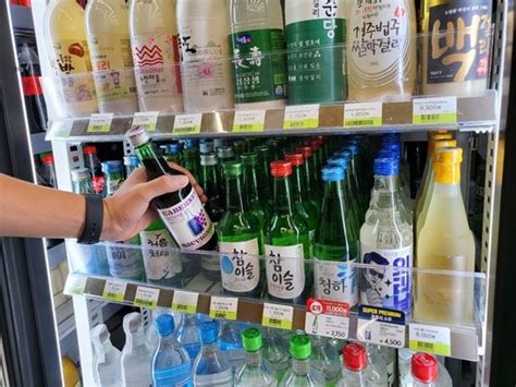 혼술족 겨냥 소주병에 와인담았다 Cu ‘와인 반병 출시 파이낸셜뉴스