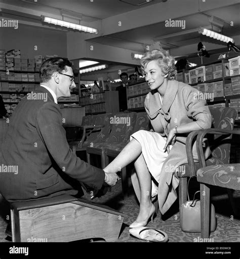Lactrice Carole Leslie Vu En Visite Dans Sa Ville Natale Notre Photo
