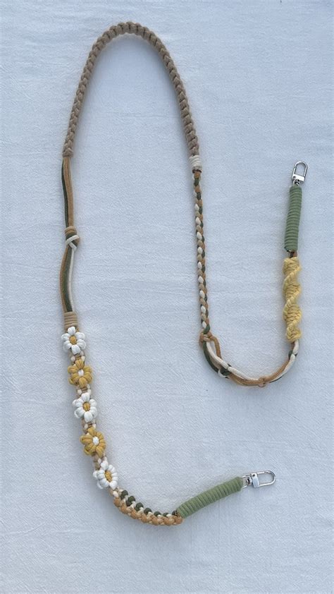 花花款14 主線：a2、e3、g2、d7 頭尾固定：e2 加寬：麻色 螺旋：小雞黃 花色1：a1 花色2：d2 央·手作 Yang Macrame Flickr