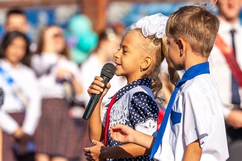 Стихи на 1 Сентября для линейки подборка для первоклассников средней школы и выпускников