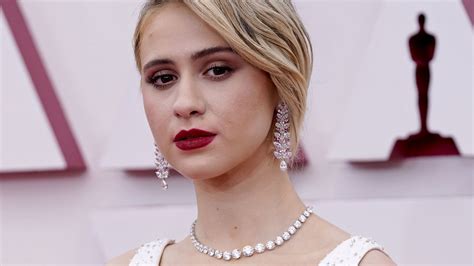 Защо Мария Бакалова ще плаче на червения килим в Кан Новини бг