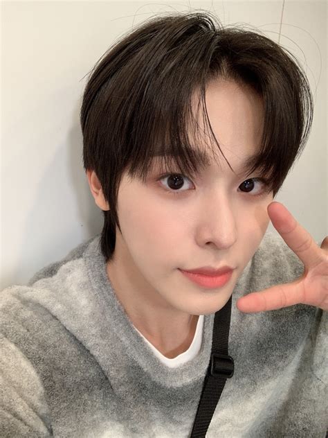 더쿠 엔위시 리쿠 방금 올려준 셀카들 개귀엽다