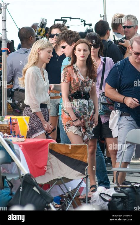 Leighton Meester Clemence Poesy Gossip Girl Film Set Filming On