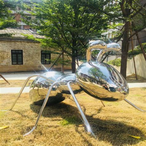 Giant Antsculpture Ants ⋆ Sculpture