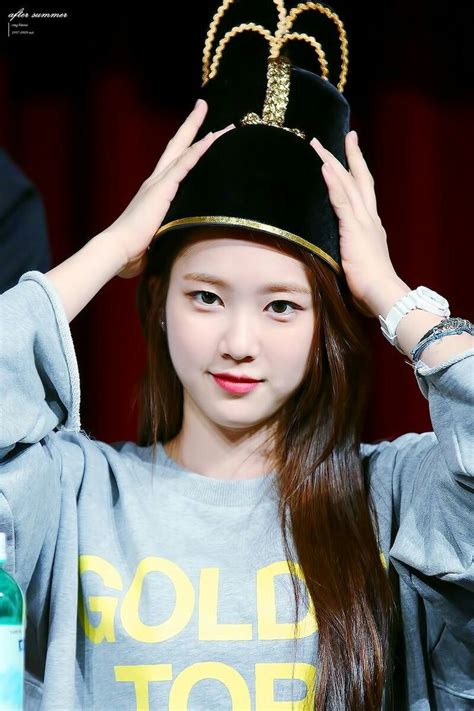 Pin Oleh 성룡 유 Di 0 Idol