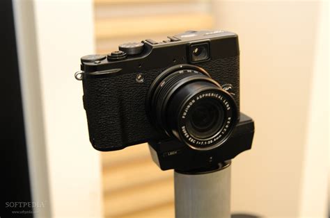 Ifa 2011 Hands On With Fujifilm X10 Camera Softpedia