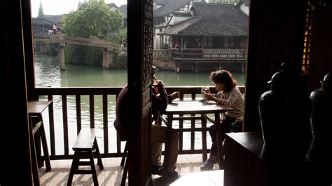 Android 14 正式現身!代號「u」,翻轉蛋糕的意思 科技人 Android 14 正式現身!代號「u」,翻轉蛋糕的意思 科技人