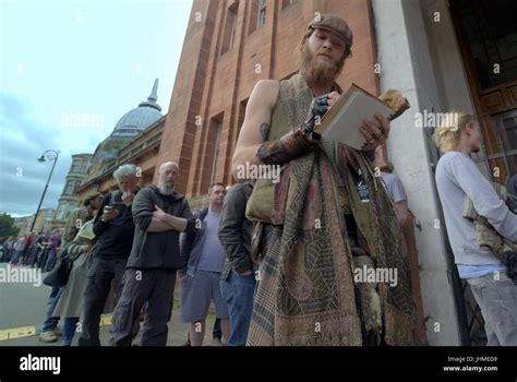 Casting Pour Figurants Pour Le Film De Robert Le Bruce à Netflix Le Kelvin Hall Arena Très