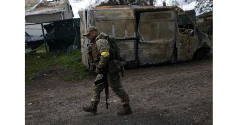 Най малко петима загинали при руски бомбардировки над Харков