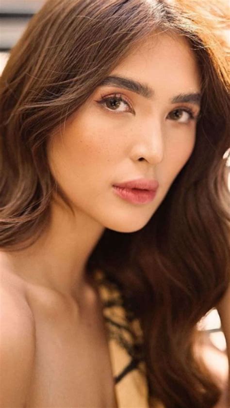 ‘im Shaking Sofia Andres Shares She Almost Lost Phone To Snatcher In