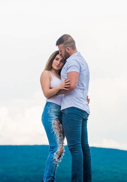 Symbole De L Amour Relation Romantique Rendez Vous Amoureux Valeurs Familiales Couple