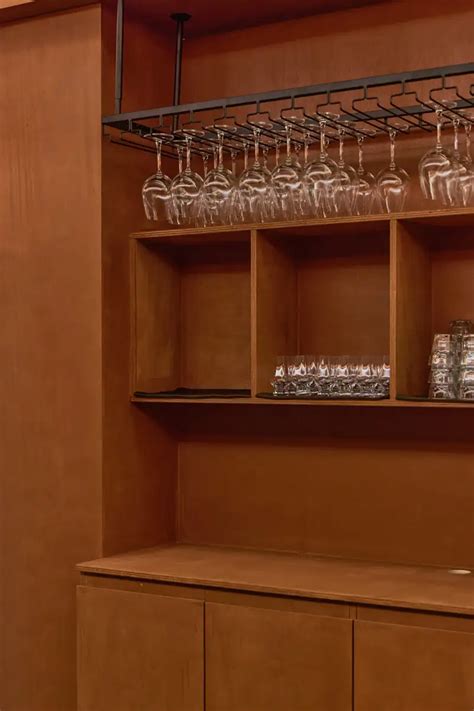 한국적인 벽면 페인팅이 돋보이는 모던 빈티지 20평 양고기 식당 인테리어 광진구 군자동