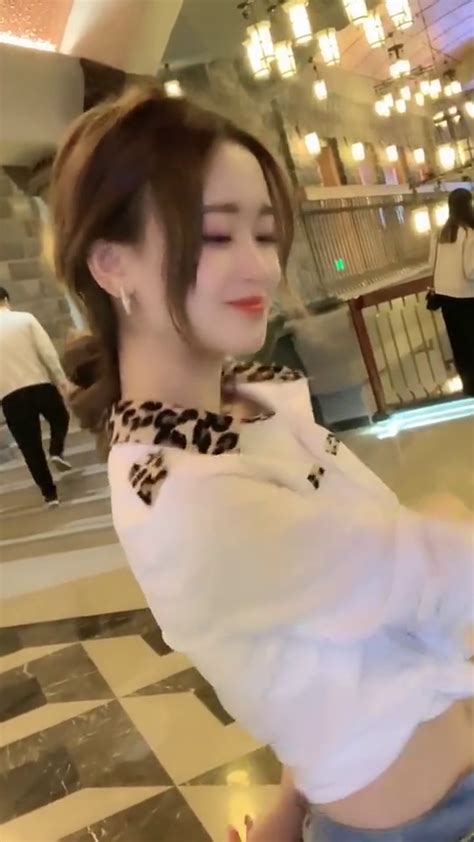 很甜的歌女生唱的