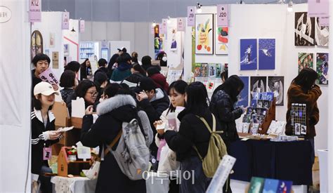 다양한 굿즈가 한 자리에 굿즈이즈굿v2 개막 포토 이투데이