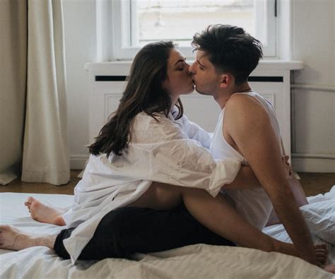 Is Scheduling Sex Really That Bad The Everygirl