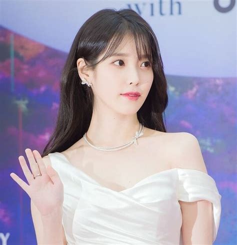 이종석♥ 아이유 순백의 여신강림 미모가 레전드급[뉴스컬처★]