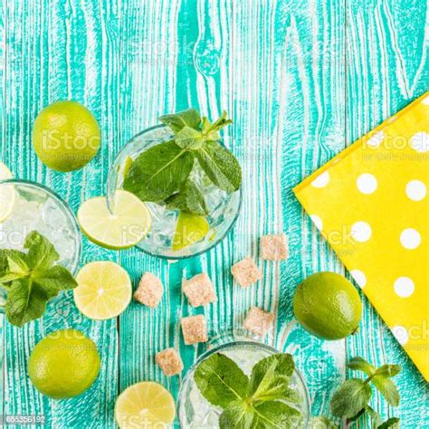 민트 잎 라임 과일 노란색 냅킨으로 장식 된 얼음 조각안경모히토 0명에 대한 스톡 사진 및 기타 이미지 0명 각얼음 감귤류 과일 Istock