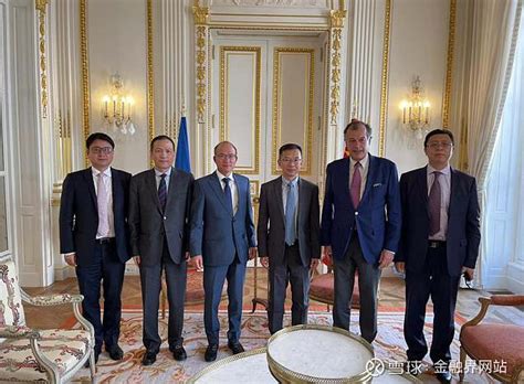 郭广昌在巴黎拜会中国驻法国大使卢沙野并出席商务活动 7月12日 复星国际 董事长郭广昌一行在巴黎中国驻法国大使馆拜会了中国驻法国大使卢沙野