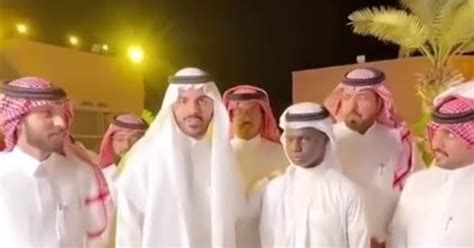 غازي الذيابي يهدي فيصل العتيبي سيارة وإعلانين تضامنا معه