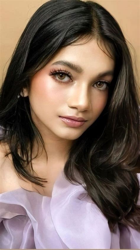 🍰 𝐑ᥲtᥙ 𝐒᥆fyᥲ 𝐇𝐃 🍰 Mode Wanita Selebriti Wanita