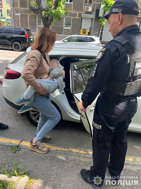 Мајка снимена како го продава синот 2 полицијата ја фатила со многу пари „Сакала да почне