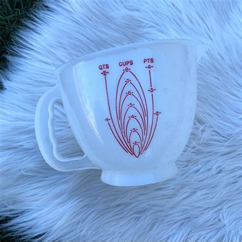 Tupperware Kitchen Vintage Tupperware 2 Quart Measuring Cup Poshmark