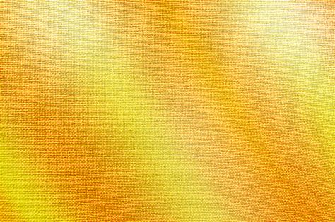 라이트 브라운 오렌지 골드 옐로우 실크 새틴 색상 그라데이션 황금 럭셔리 우아한 추상적인 배경 반짝반짝 빛나는 커튼 휘장 원단 천 질감 크리스마스 가을 0명에 대한 스톡