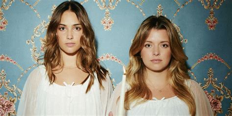 Two Girls One Ghost Podcast To Play The Den In September