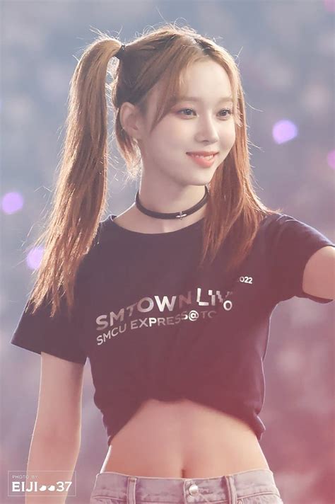 에스파 윈터 배꼽 마이너 갤러리