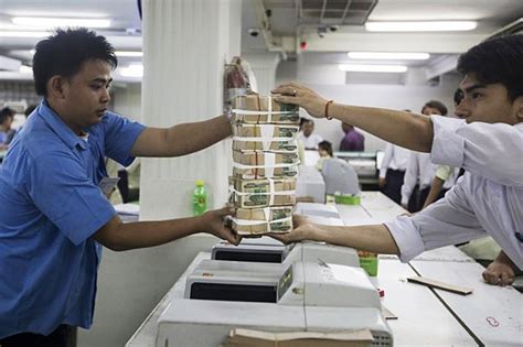 ធនា គារ នៅ មី យ៉ាន់ ម៉ា ចេញ គោល នយោបាយ បន្ធូរ បន្ថយ និង ឲ្យ ពលរដ្ឋ ខ្លួន ពន្យារ ពេល សង ការ