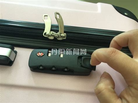 密码行李箱不用密码就能轻松开